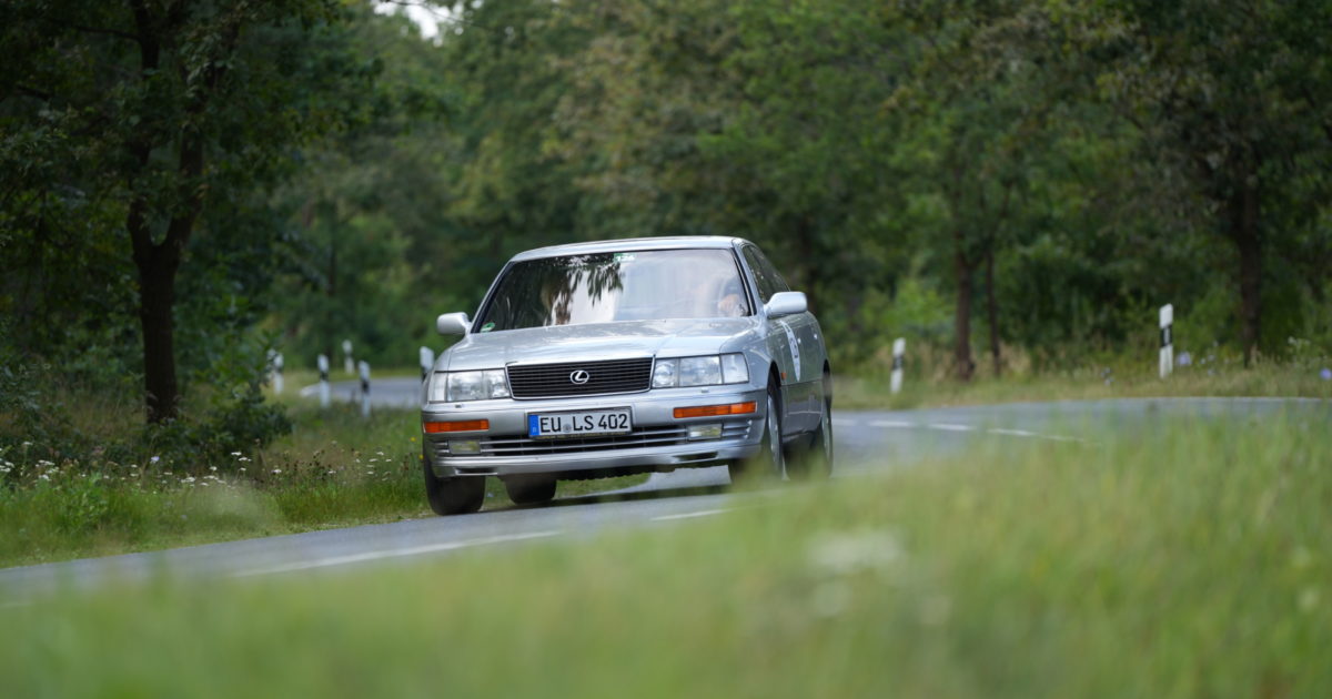 REVUE AUTOMOBILE | Lexus LS 400: le modèle original de la marque…