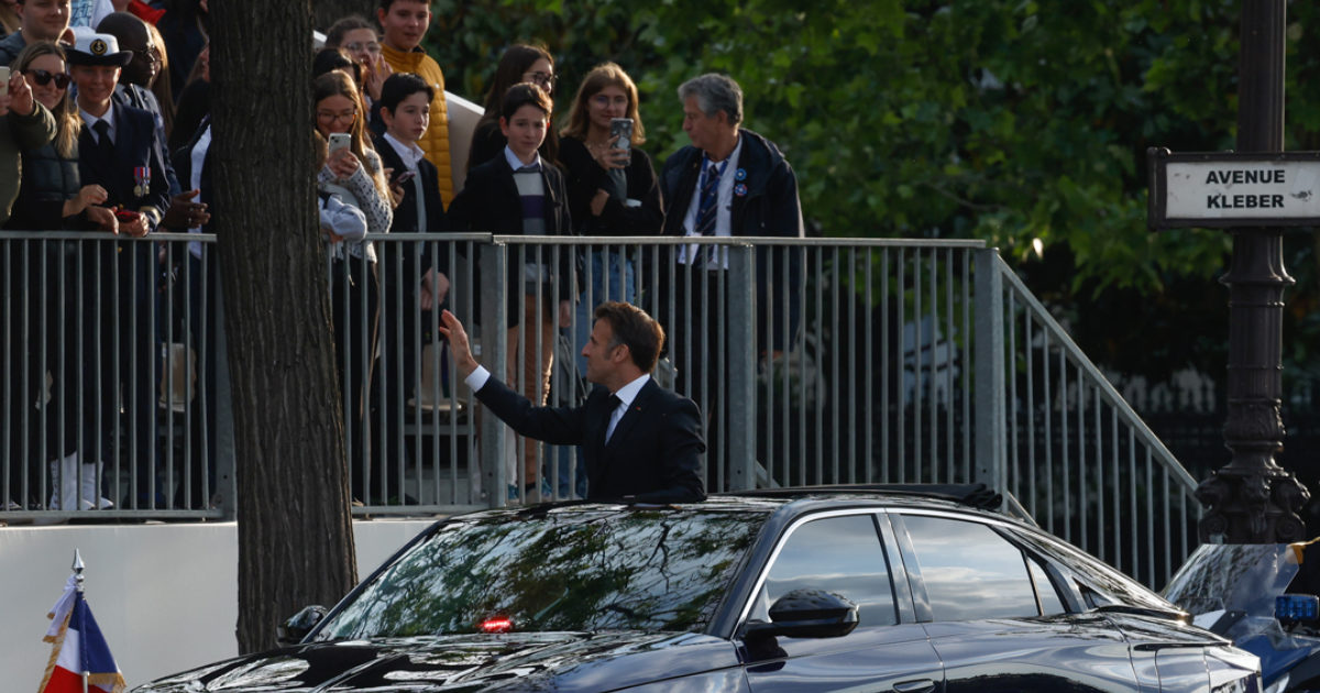 AUTOMOBIL REVUE | Macron fährt elektrisch: DS N°8 Présidentielle als…