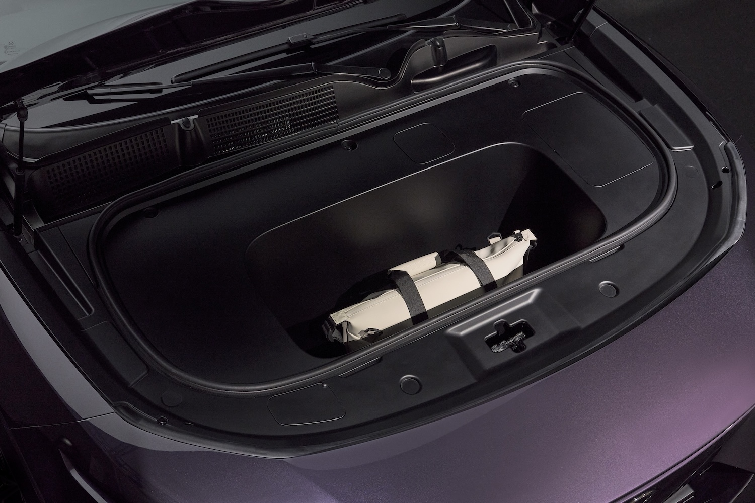 AUTOMOBIL REVUE | Mazda CX-6e: Der japanische Hersteller setzt bei…