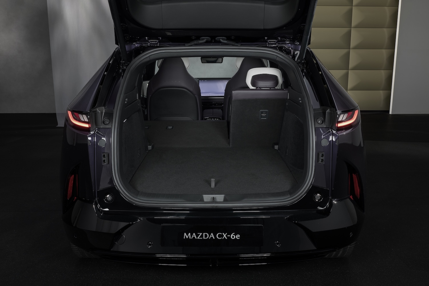 AUTOMOBIL REVUE | Mazda CX-6e: Der japanische Hersteller setzt bei…