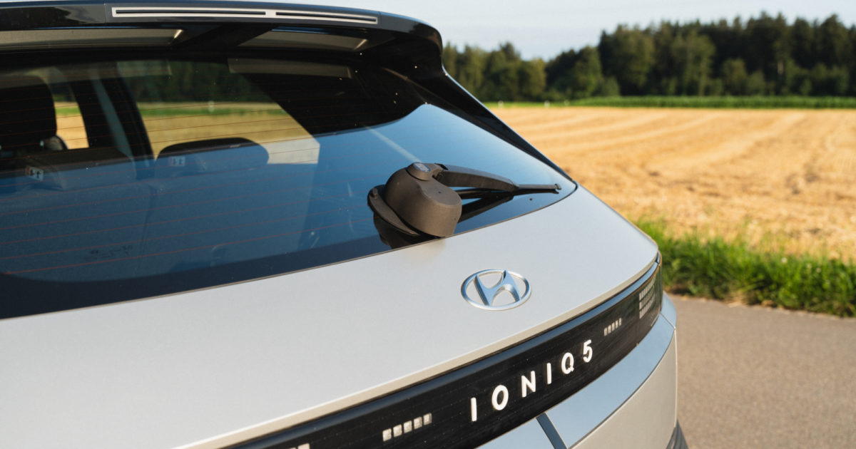 AUTOMOBIL REVUE | Wenn das Auto keinen Heckscheibenwischer hat:…